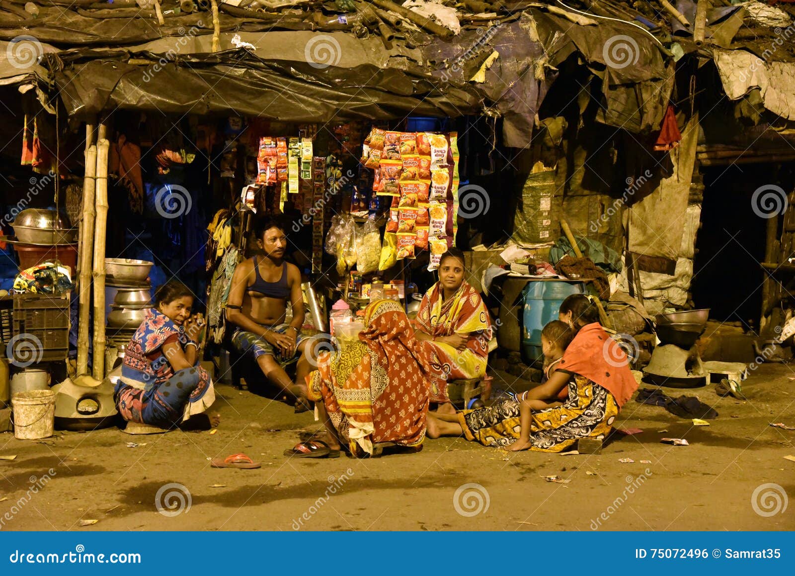 Taudis dans Kolkata photo éditorial. Image du ville, mendicité - 75072496