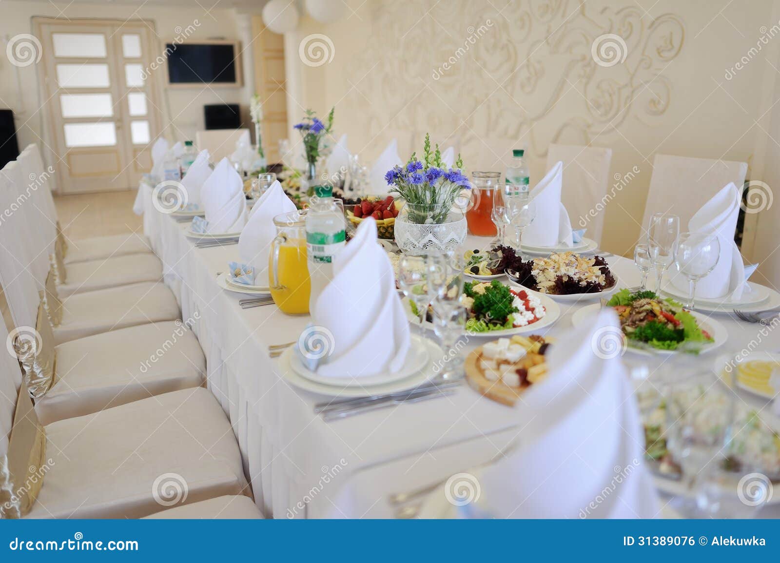 Tavola di banchetto fotografia stock. Immagine di interno - 31389076