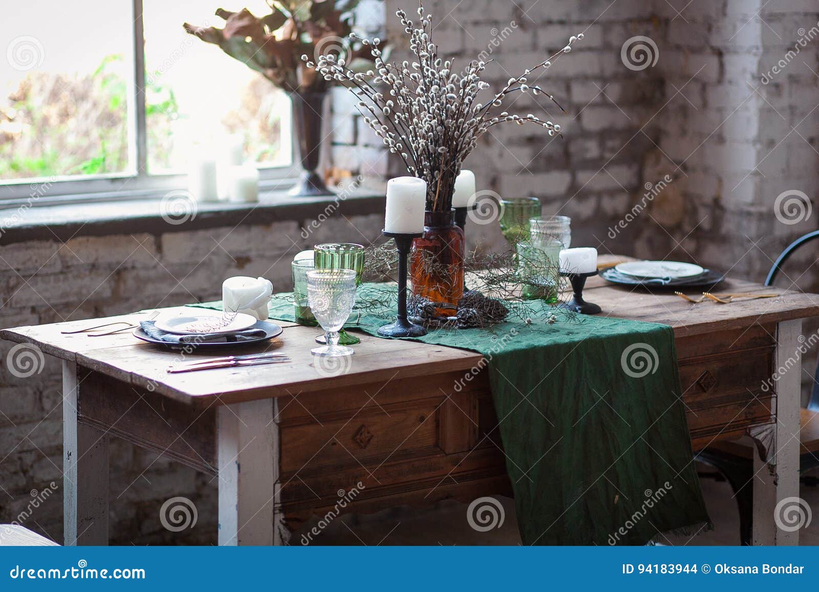 Tavola Dinning Rustica Con Le Sedie Fotografia Stock - Immagine di ...