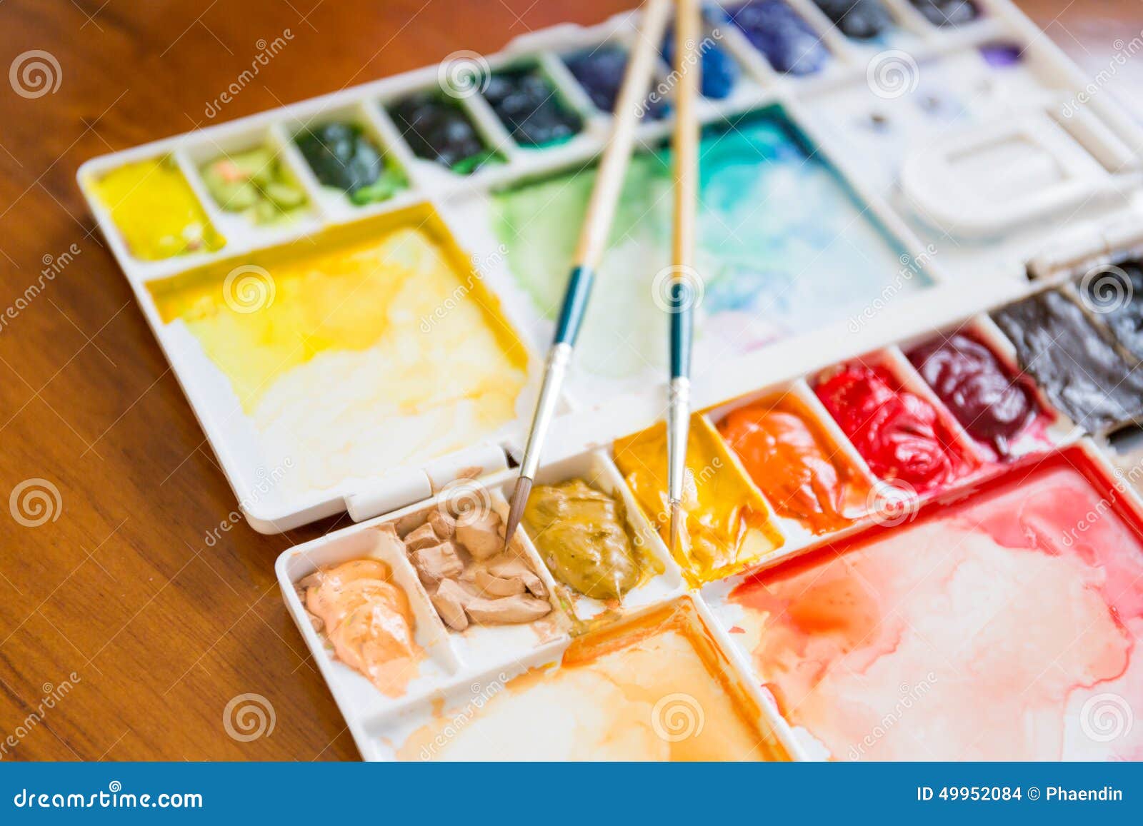 Tavolozza Della Pittura E Del Pennello Fotografia Stock - Immagine di ...