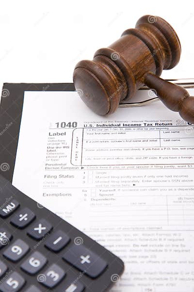 Tax form editorial photography. Image of signature, 1040 - 4111197