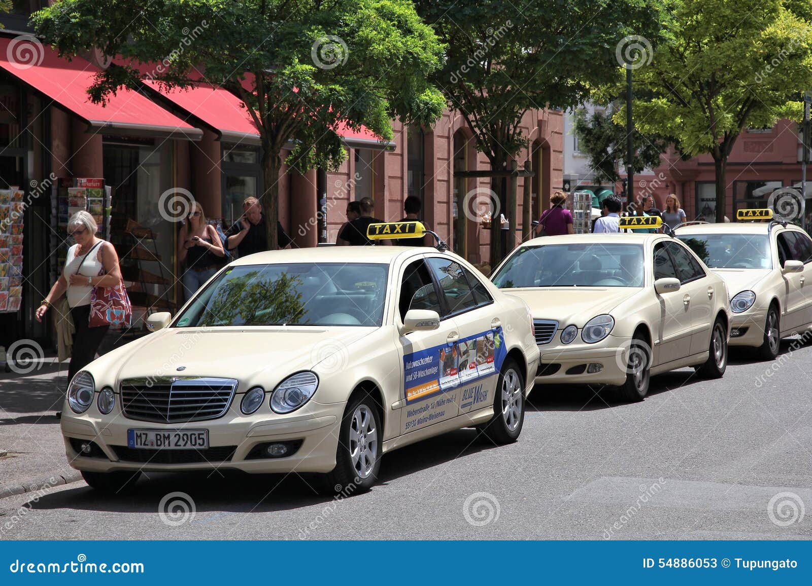 Taxi de Mercedes-Benz photo stock éditorial. Image du taxi - 54886053