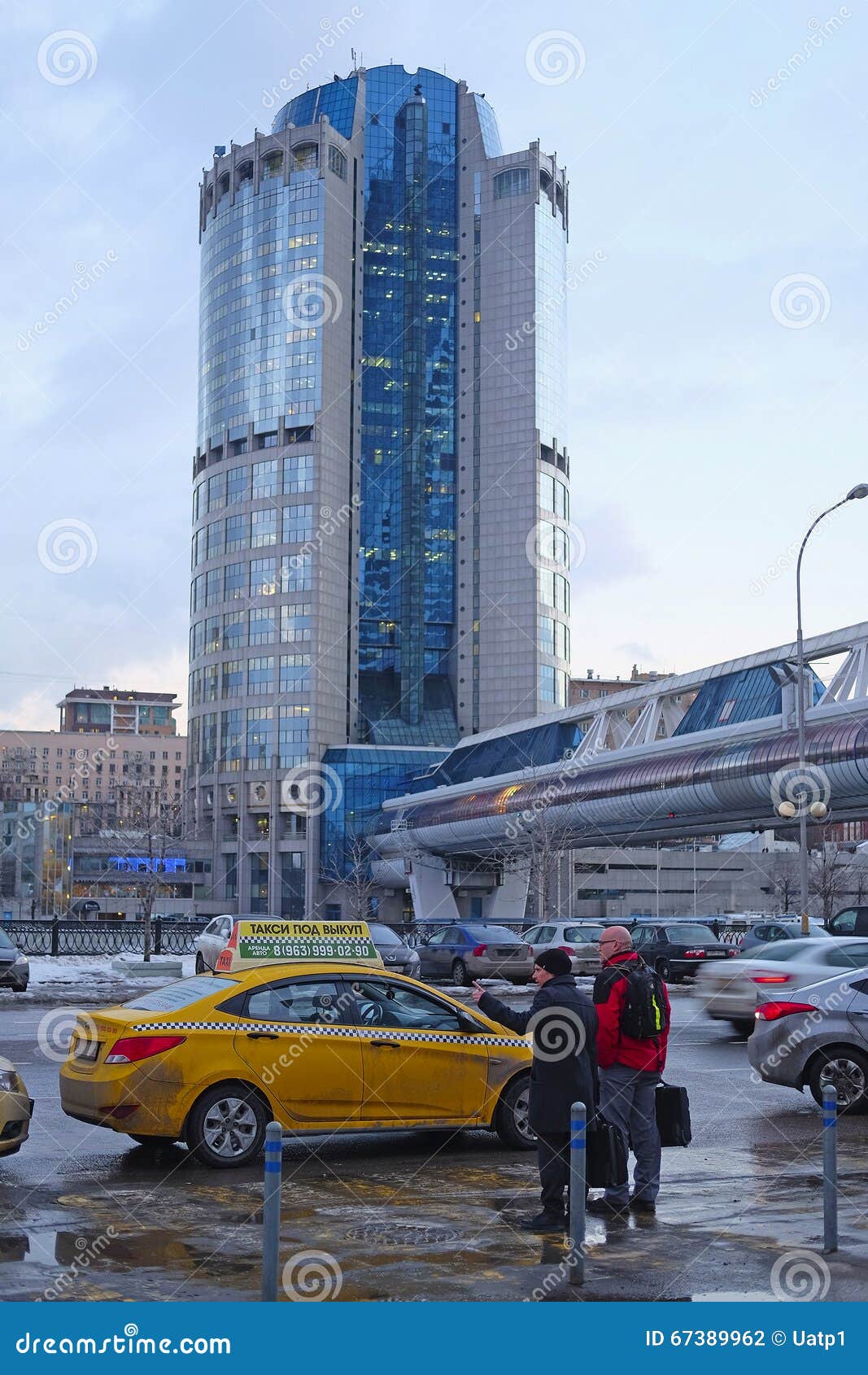 Taxi in Moscow editorial photography. Image of buildings - 67389962