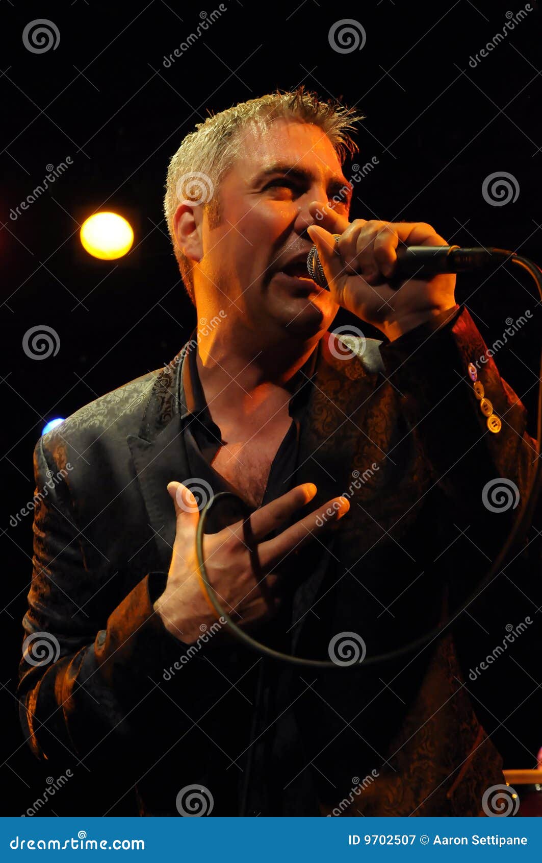 Taylor Hicks Performing Live Editorial Photography - Image of idol ...
