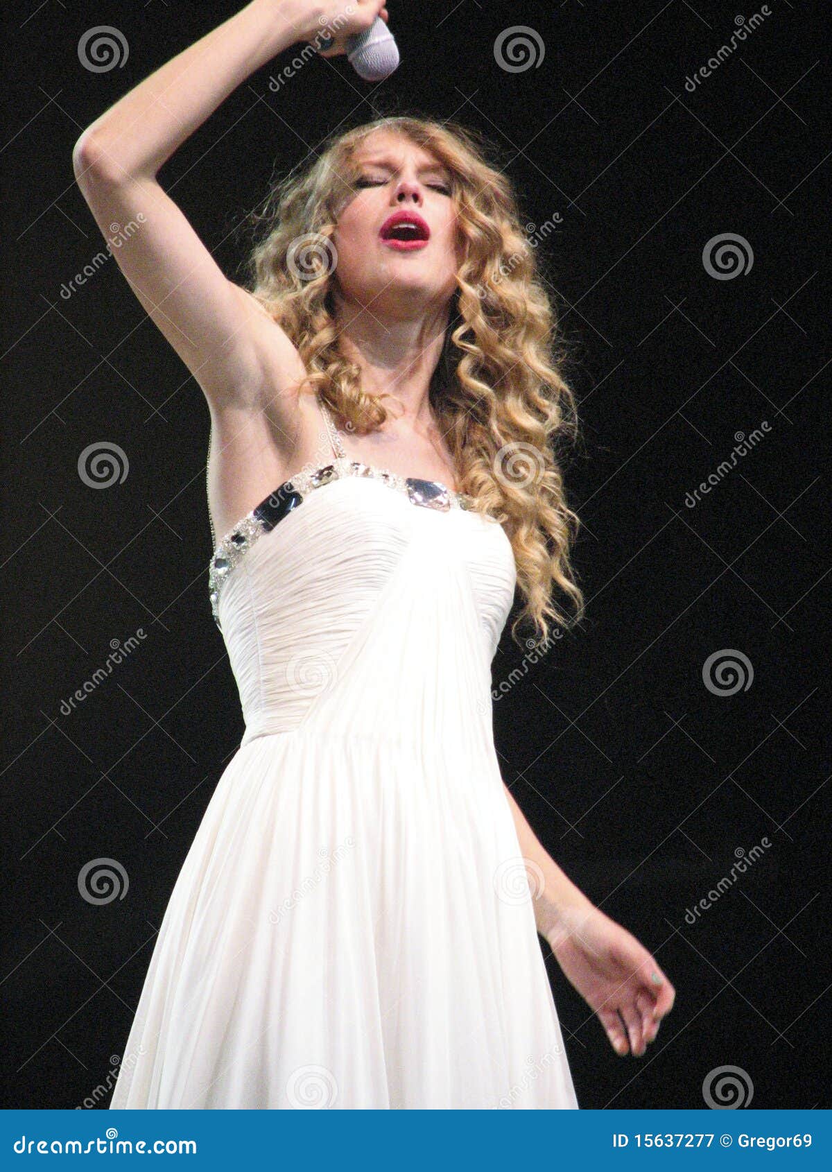 Taylor Swift editorial photography. Image of curvy, hips - 15637277