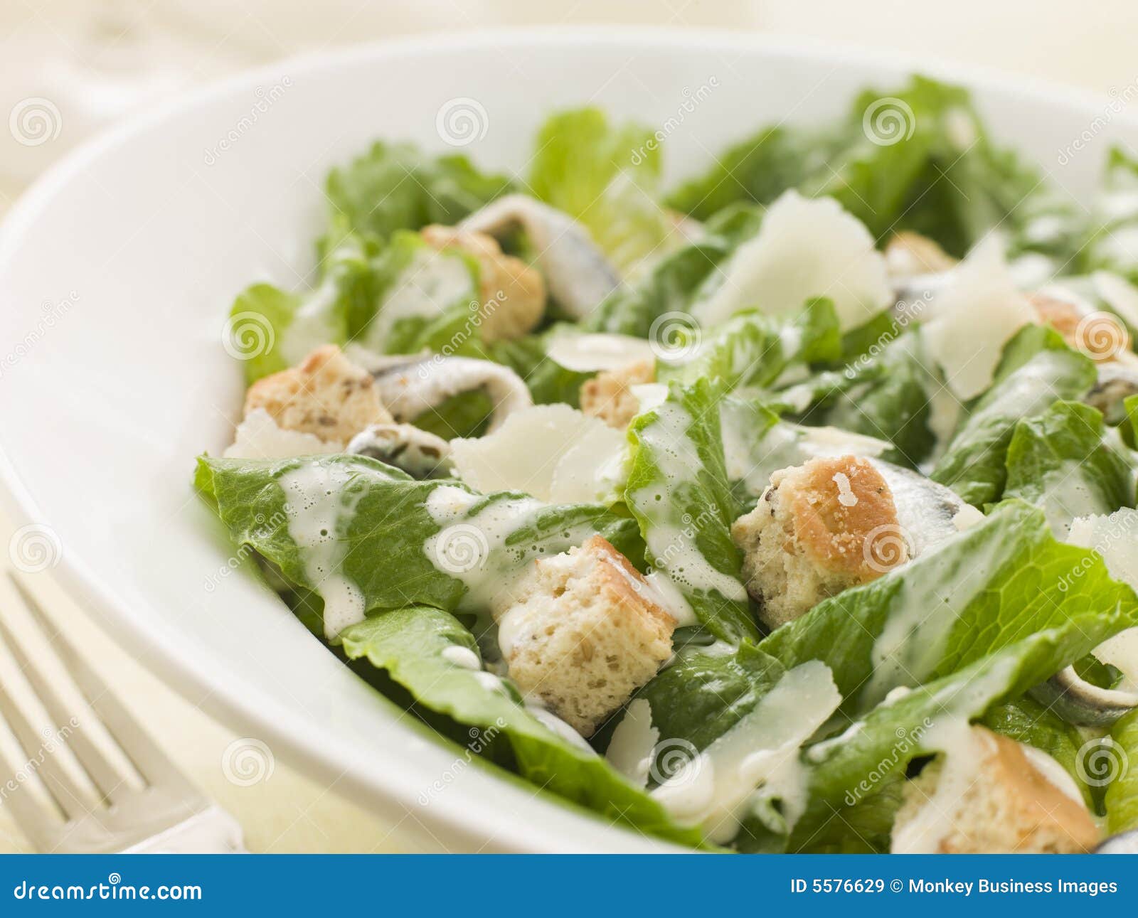 Tazón De Fuente De Ensalada De Caesar Imagen de archivo - Imagen de ...