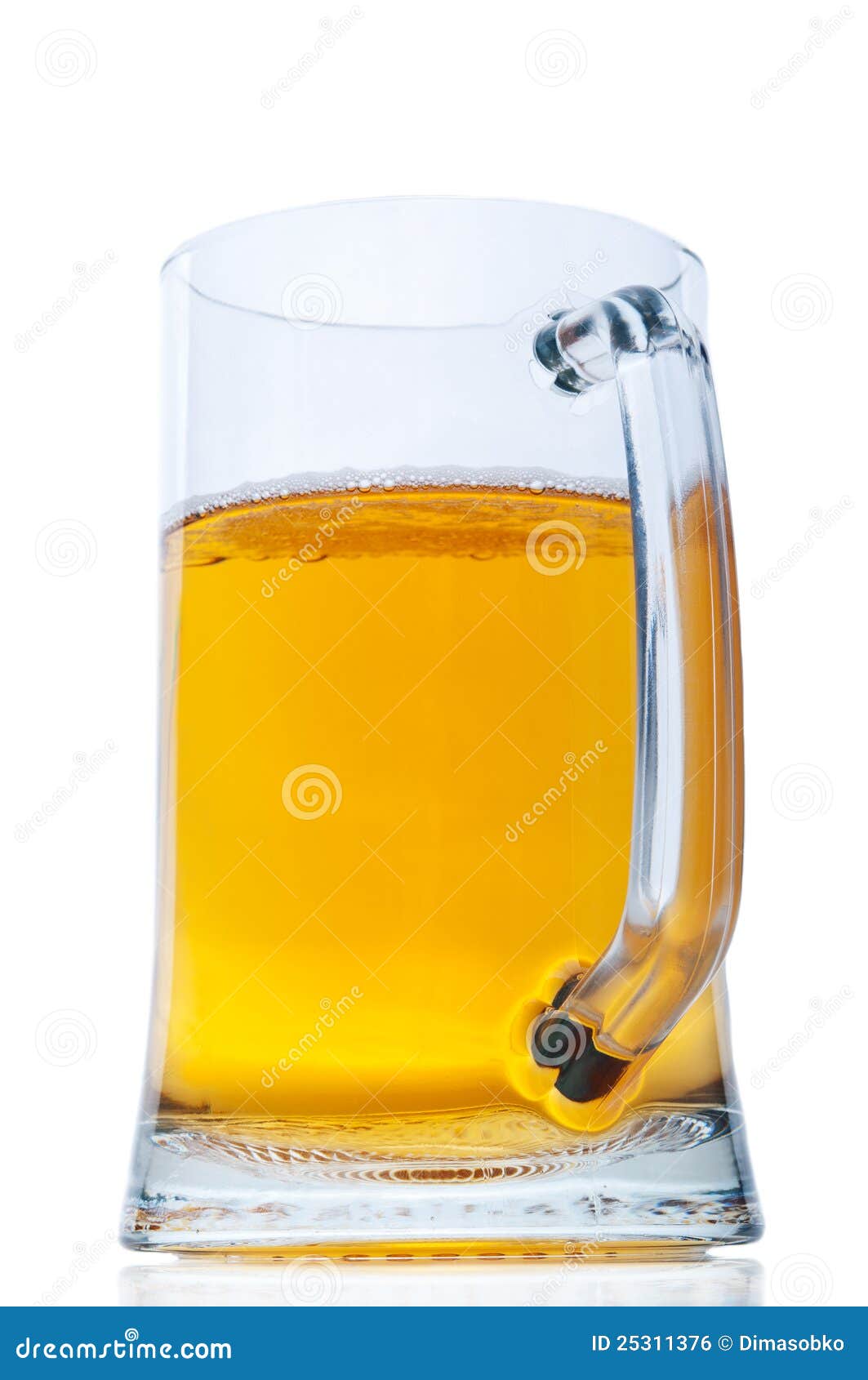 Taza con la cerveza foto de archivo. Imagen de licores - 25311376