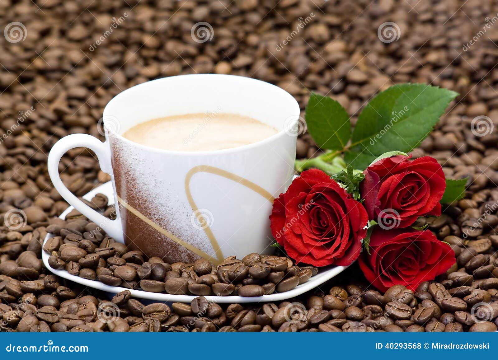 Taza De Café Y De Rosas Rojas Foto de archivo - Imagen de taza, aroma ...