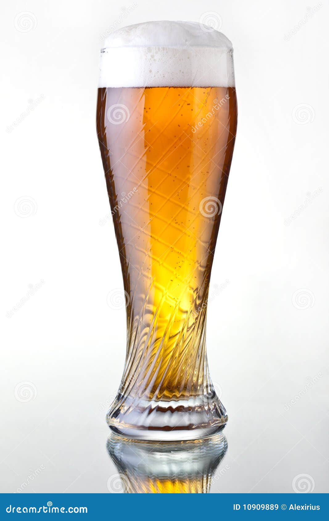 Taza de cerveza imagen de archivo. Imagen de completo - 10909889