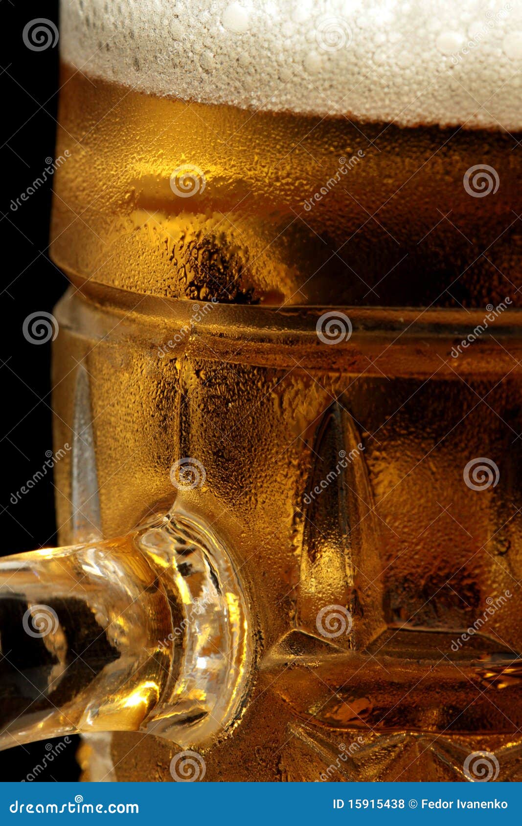 Taza de cerveza foto de archivo. Imagen de cerveza, dorado - 15915438