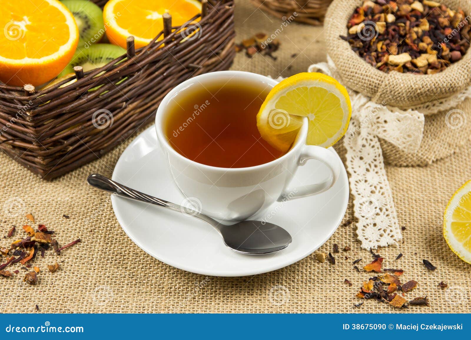 Tazza calda di tè fotografia stock. Immagine di tazza - 38675090