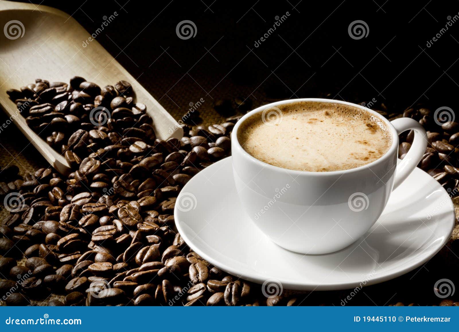 Tazza di caffè fotografia stock. Immagine di schiuma - 19445110