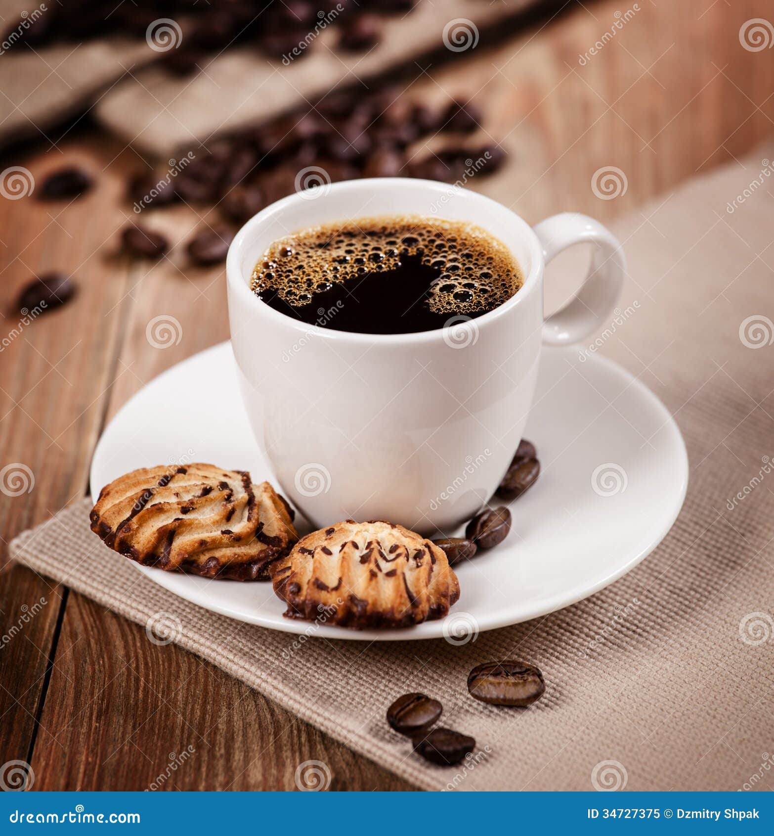 Tazza di caffè e biscotti immagine stock. Immagine di bevanda - 34727375