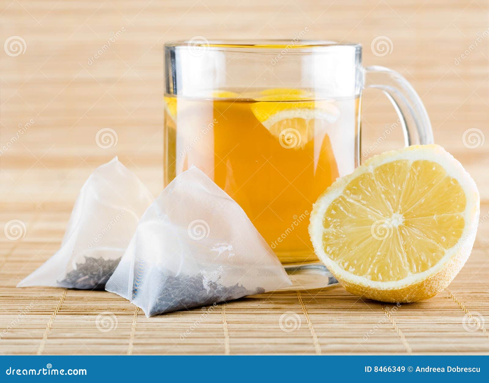 Tazza di tè immagine stock. Immagine di erbe, marrone - 8466349