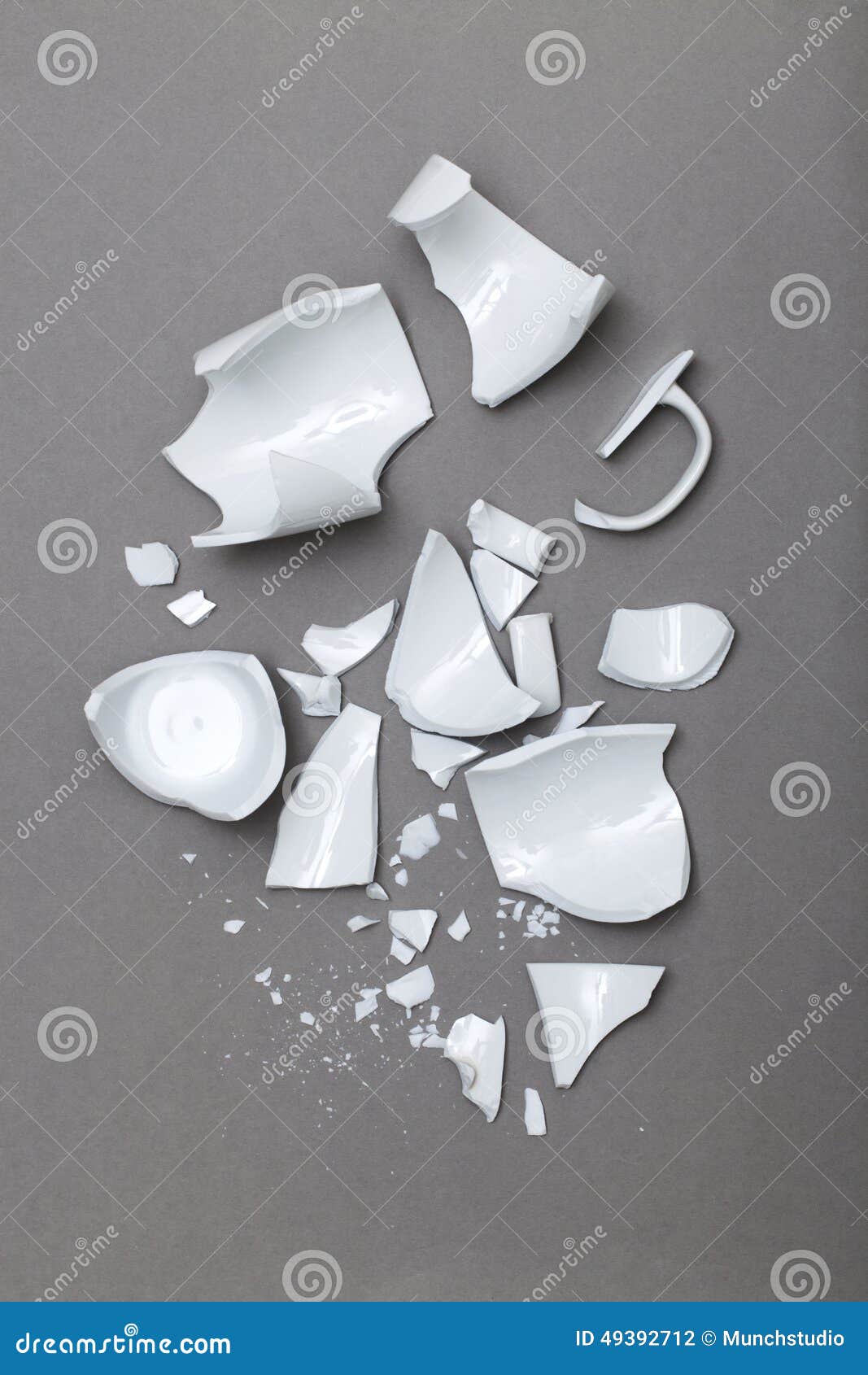 Tazza rotta illustrazione di stock. Illustrazione di guasto - 49392712