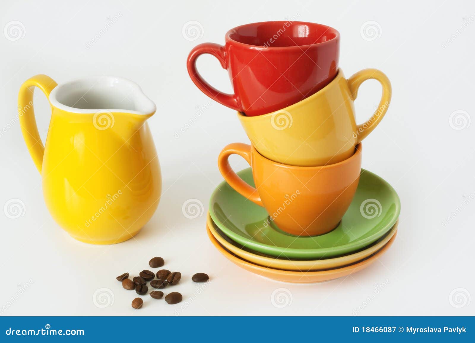 Tazze colorate immagine stock. Immagine di verde, bugia - 18466087