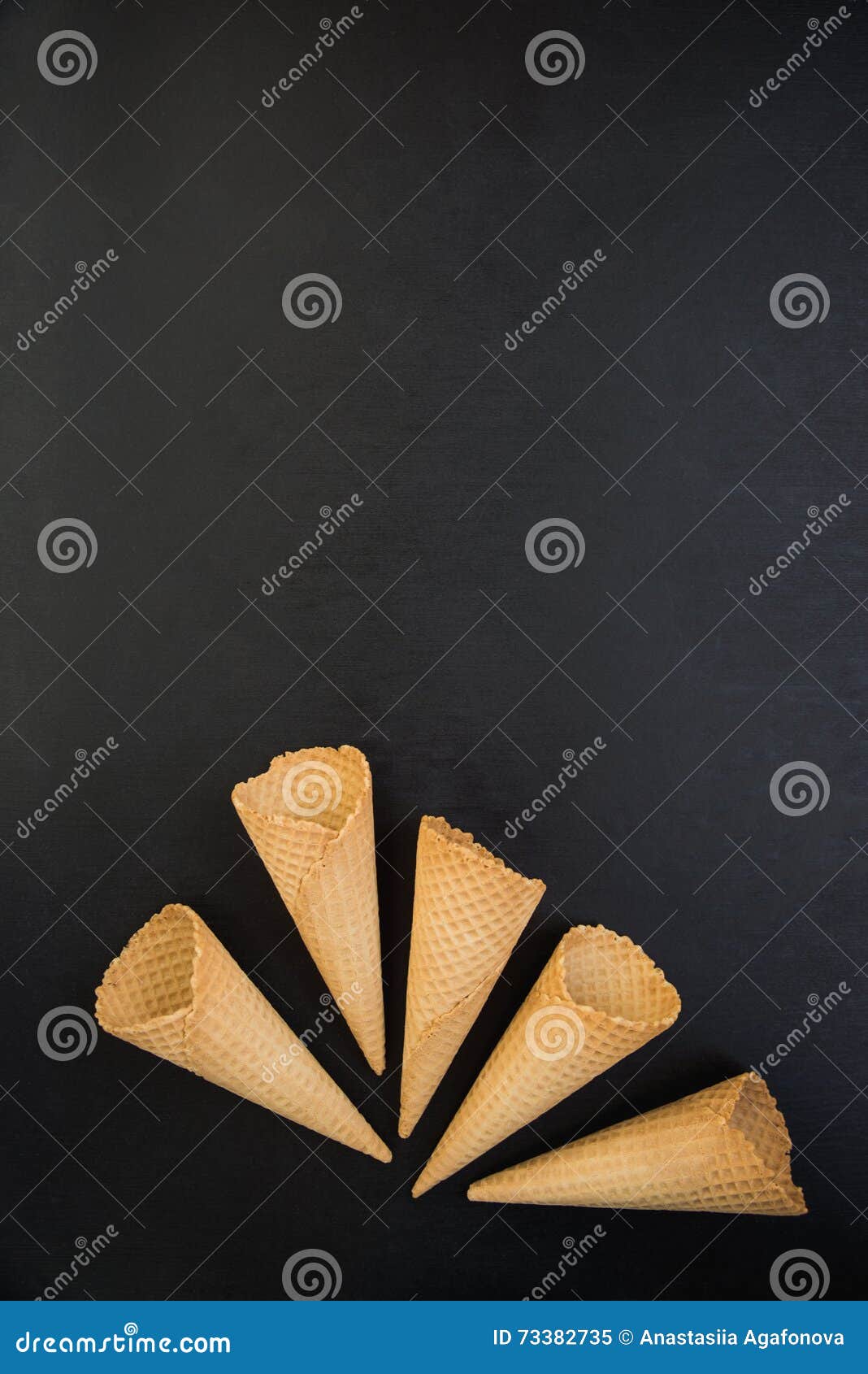 Tazze Della Cialda Per Gelato Immagine Stock - Immagine di cono ...