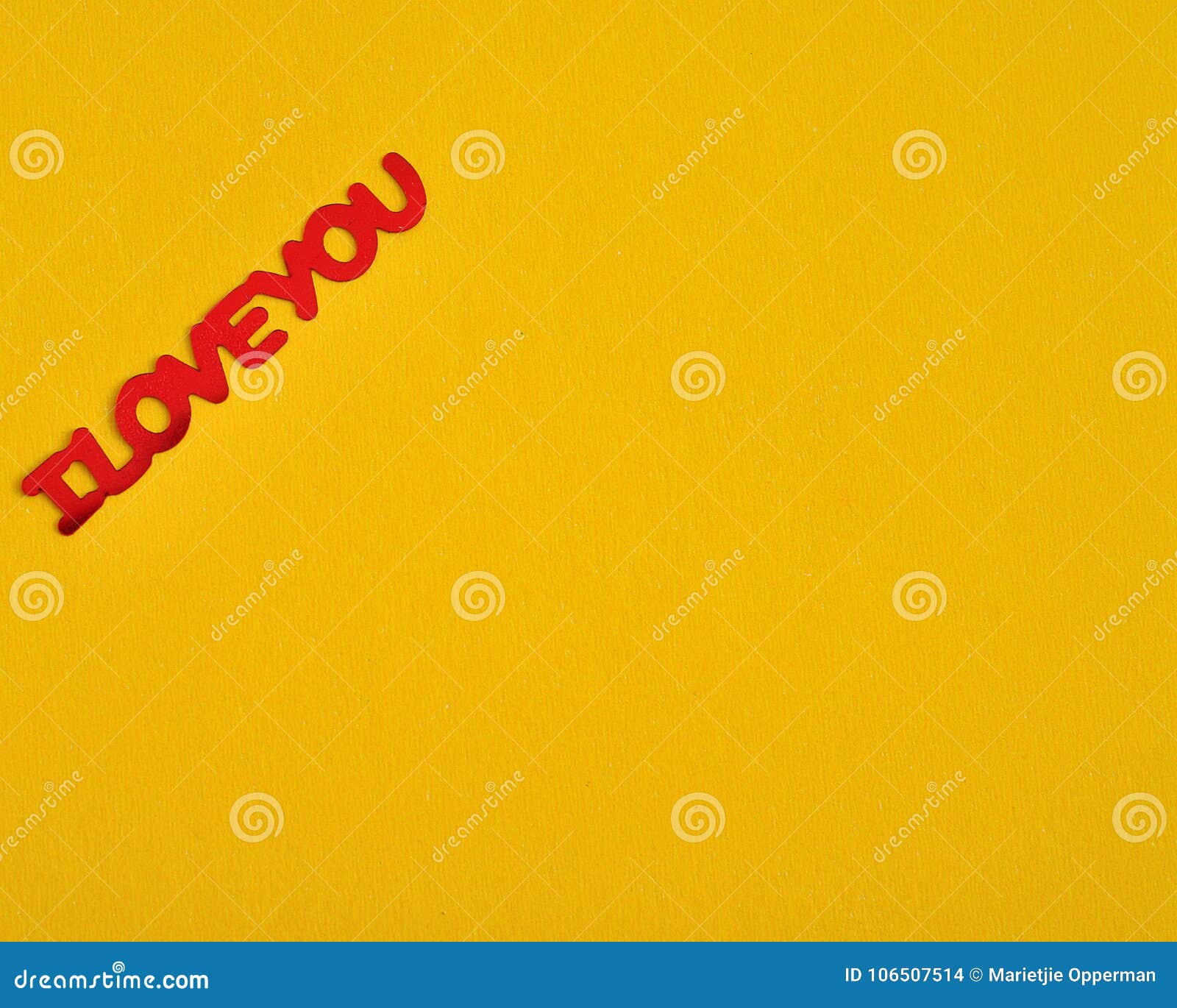 Te amo en letras rojas foto de archivo. Imagen de valentinas - 106507514