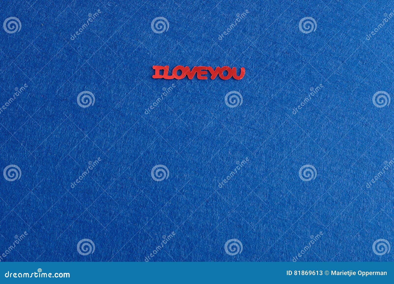 Te amo en letras rojas imagen de archivo. Imagen de amor - 81869613