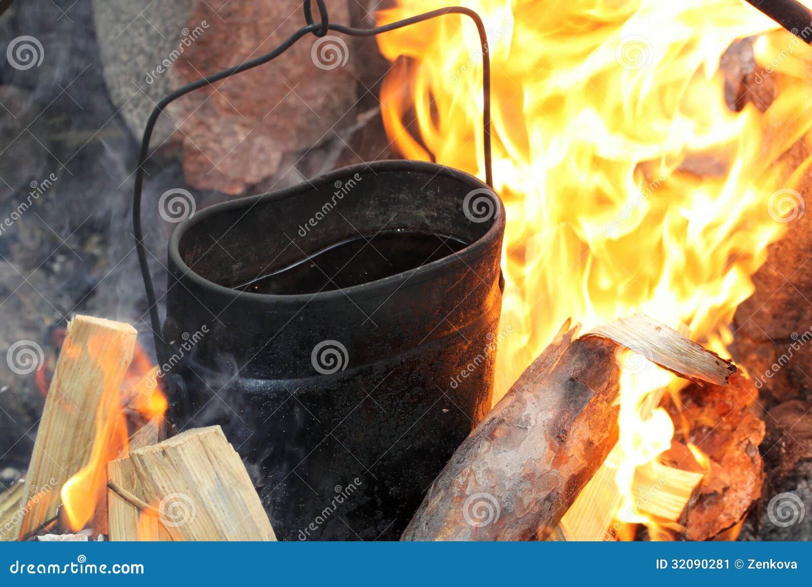 Tea, cooked on fire stock image. Image of cauldron, firewood - 32090281