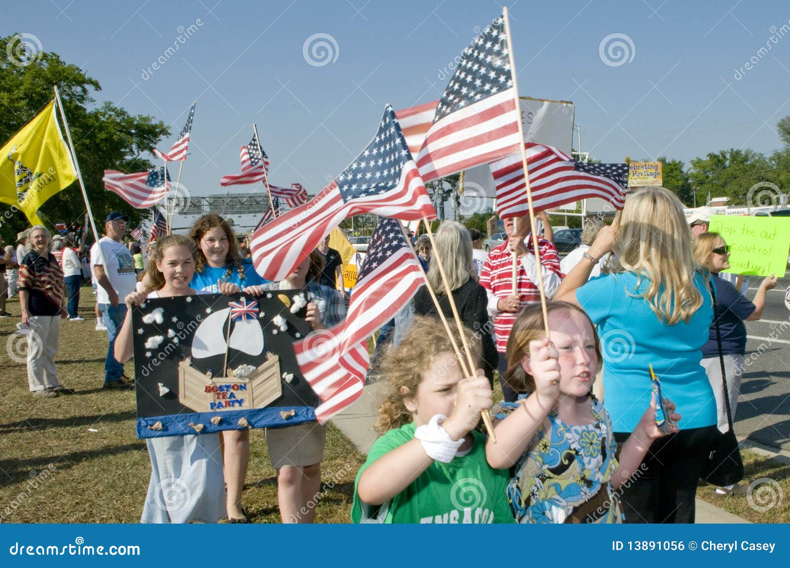 Tea Party Protesters editorial photo. Image of crowd - 13891056