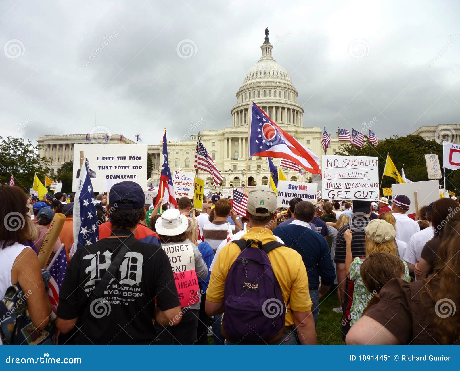Tea Party Protesters at the Capitol Editorial Photo - Image of ...