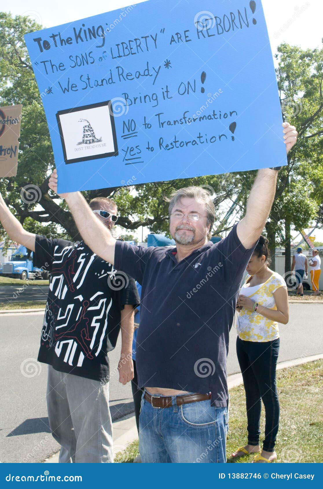 Tea Party Tax Protesters editorial photo. Image of citizens - 13882746