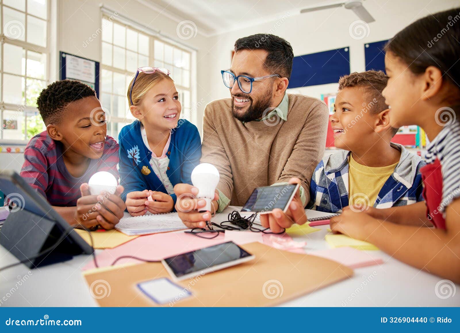Teacher Explaining Solar Panels Functioning To Elementary Class Stock ...