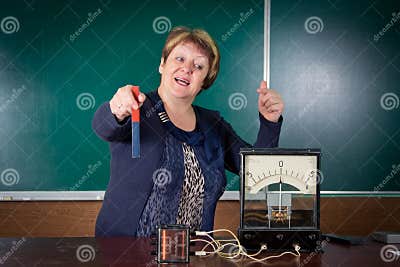 The Teacher of Physics Explains Concept of Electromagnetic Induction ...