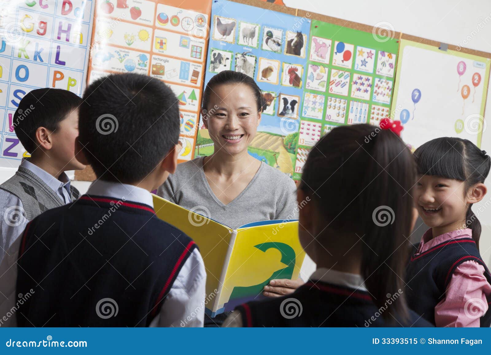 Teacher Reading To Her Elementary School Students Stock Image - Image ...