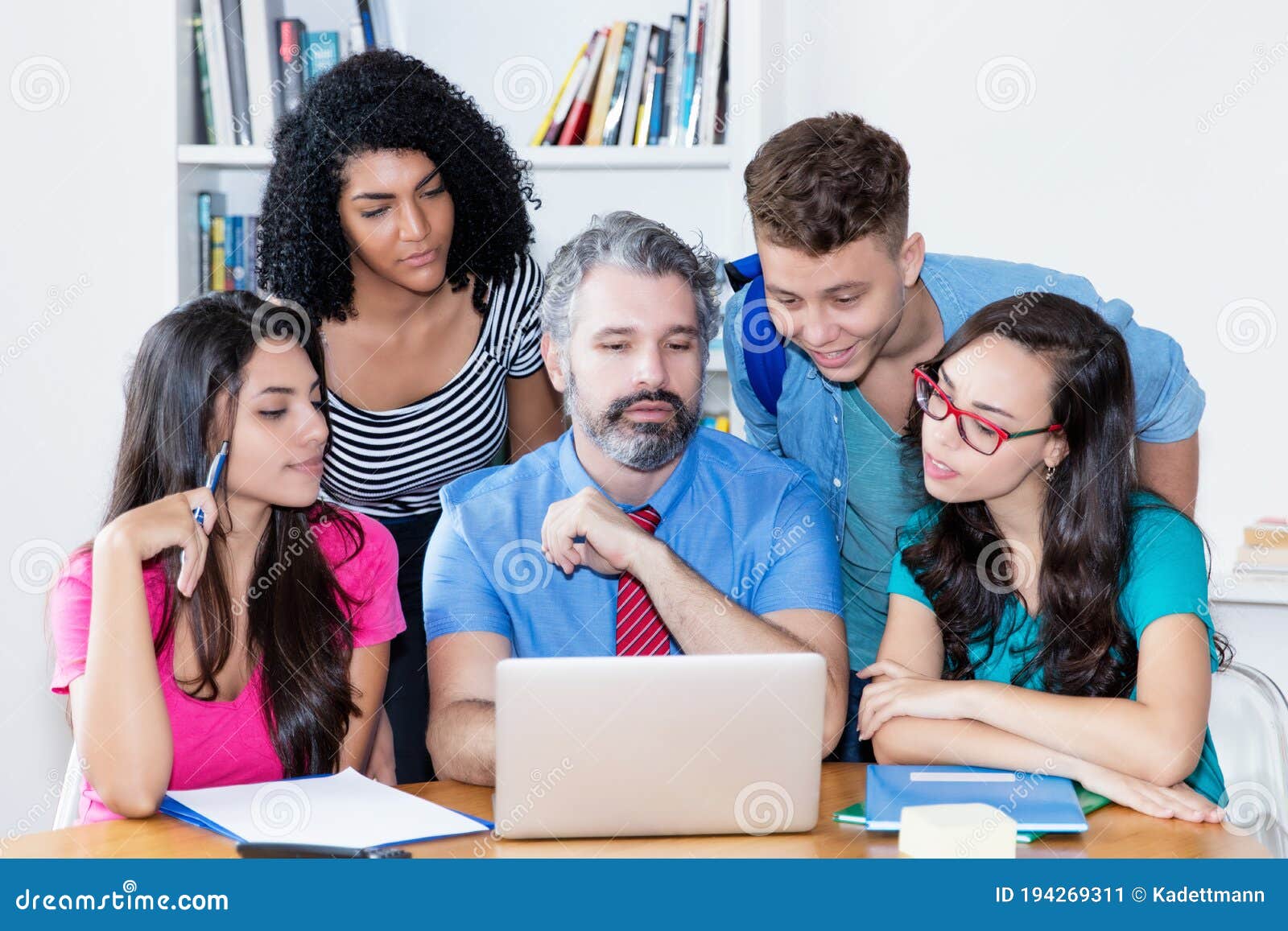 Teacher Talking with Computer Science Students about Programming and ...