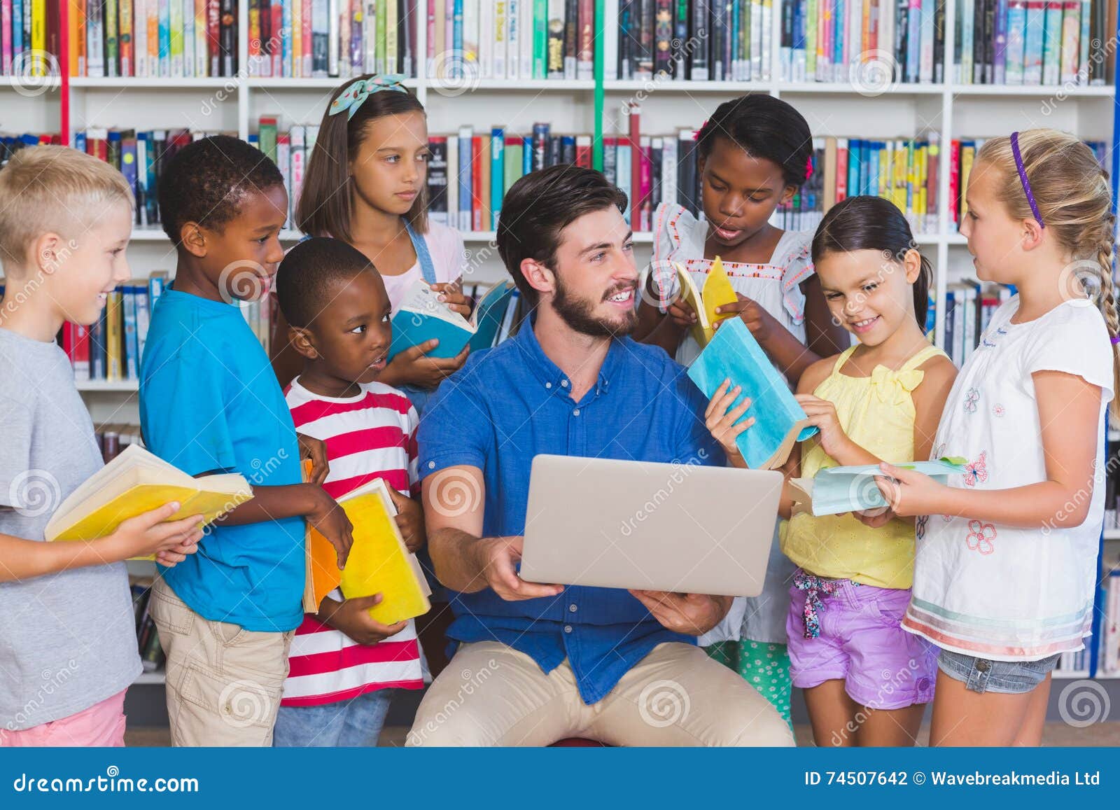 Teaching Kids Sharing Important Knowledge. Study With Friends Is Fun ...