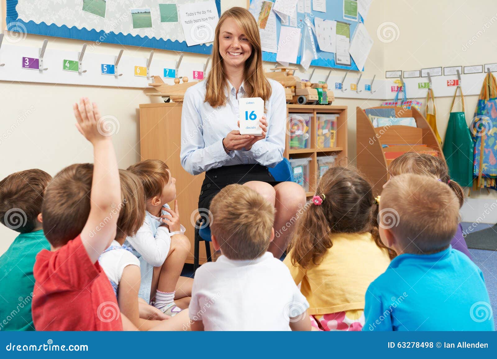 Teacher Using Flash Cards To Teach Maths To Elementary Class Stock ...