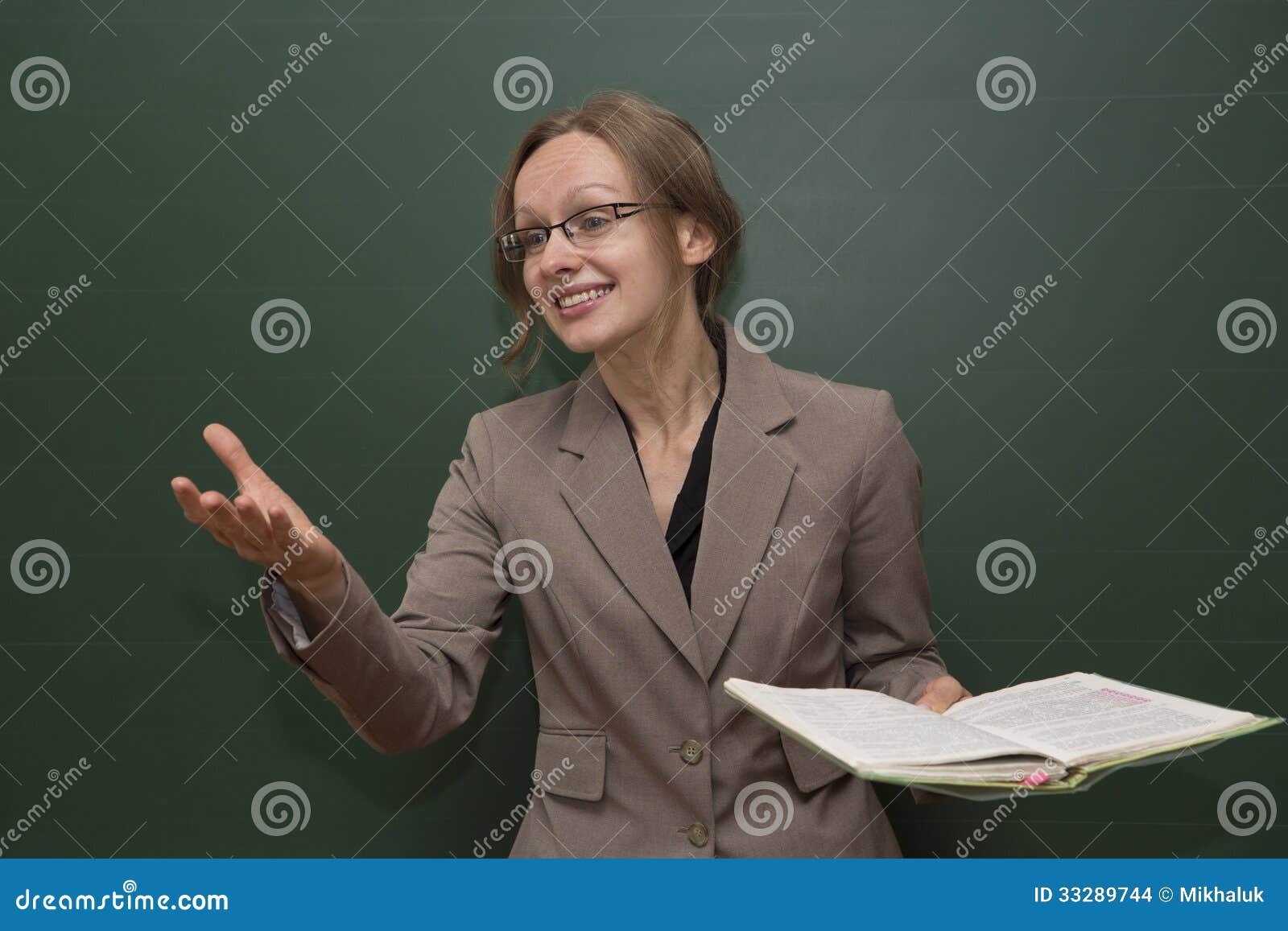 Teacher is Welcoming the Class Stock Photo - Image of learn, wait: 33289744