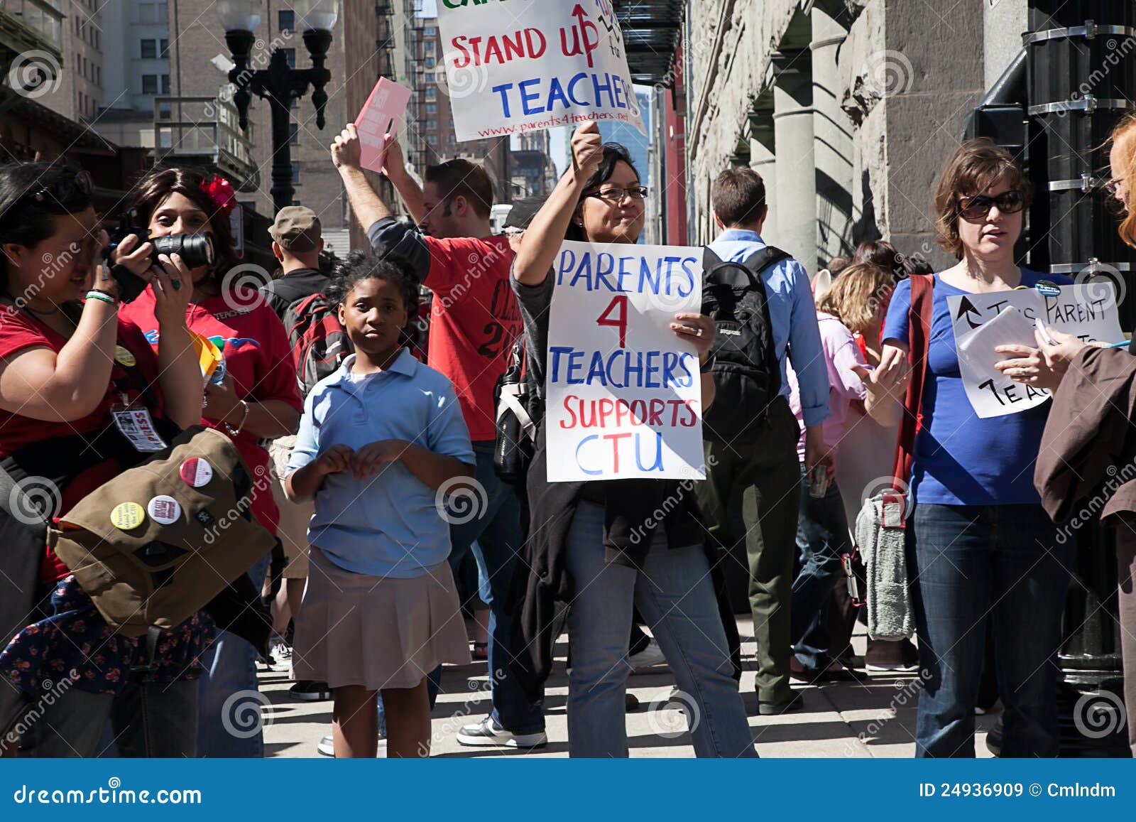Teachers and Parents Protest in Chicago Editorial Stock Image - Image ...