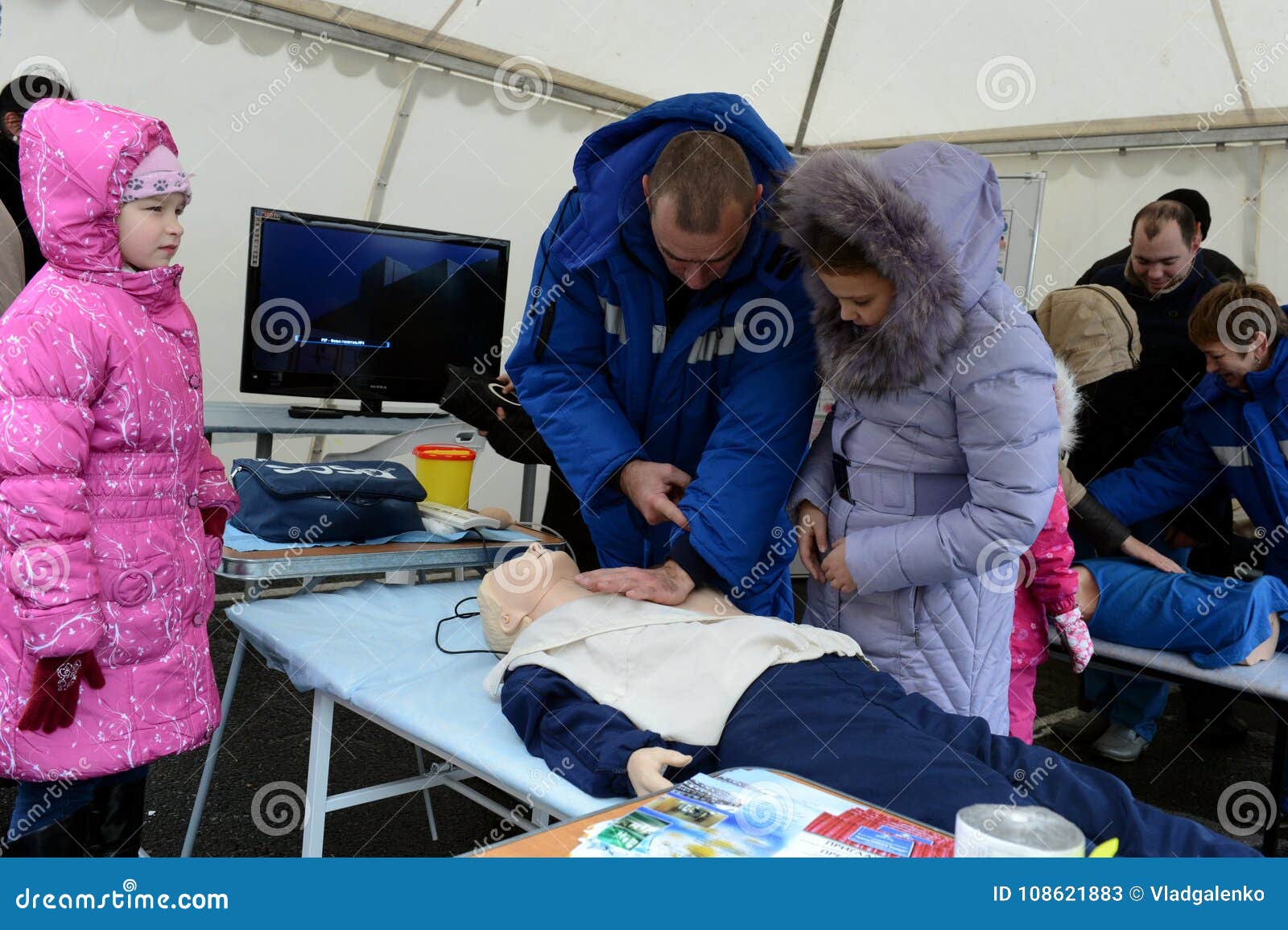 Teaching Children the Provision of First Aid. Editorial Stock Photo ...