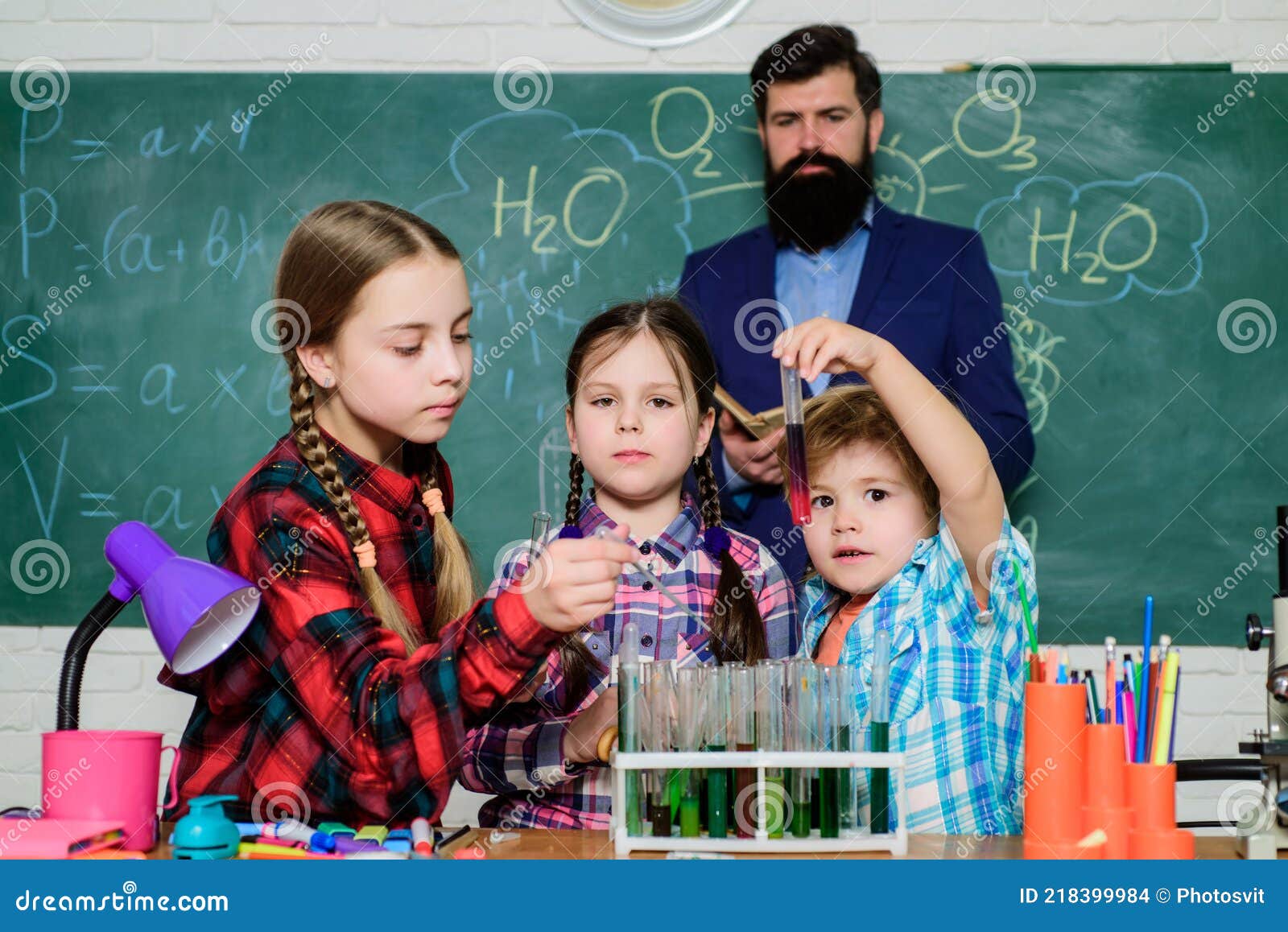 Teaching Kids Sharing Important Knowledge. Study With Friends Is Fun ...