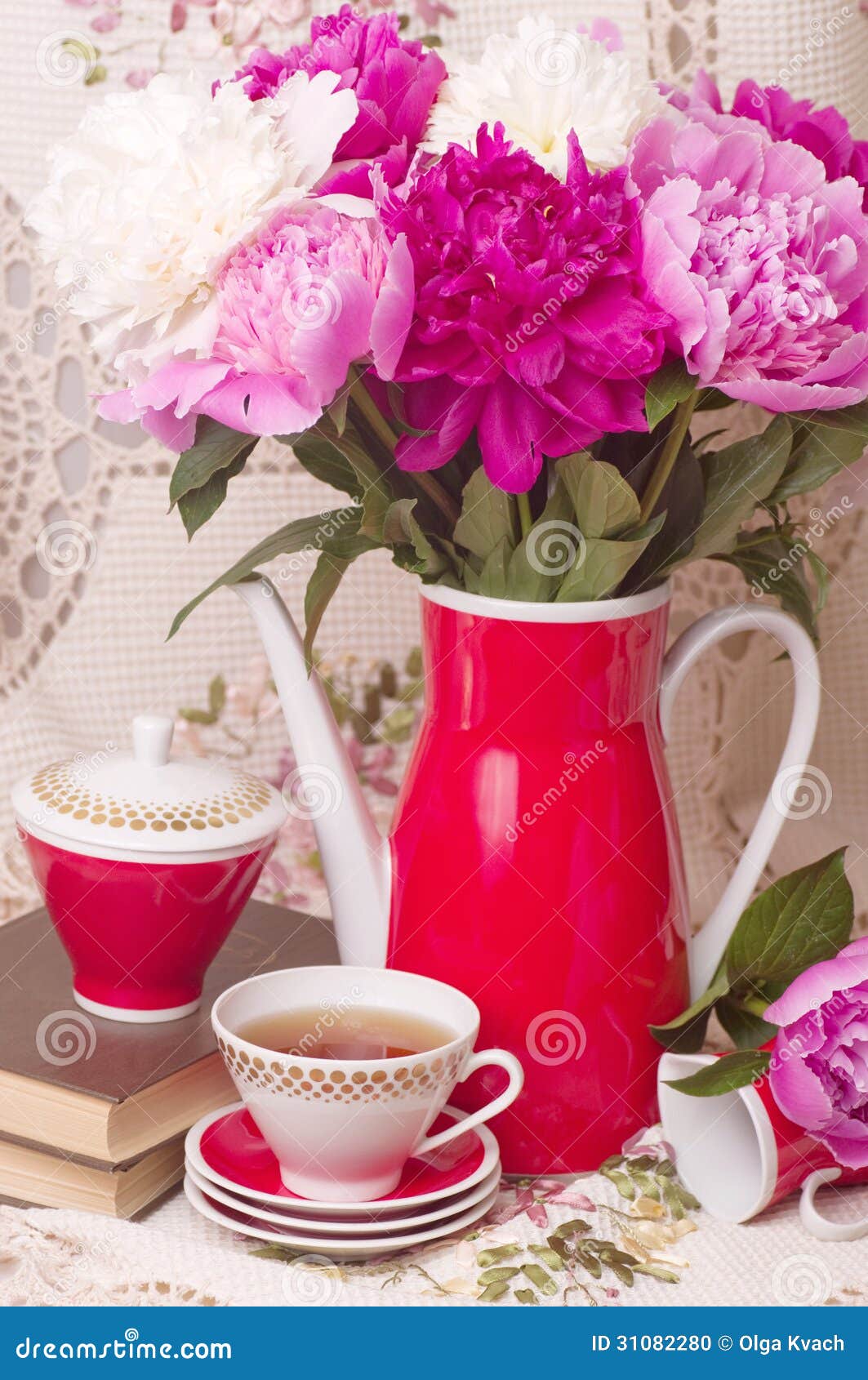 Teacup with Spring Pi-mesons Stock Photo - Image of breakfast, bouquet ...