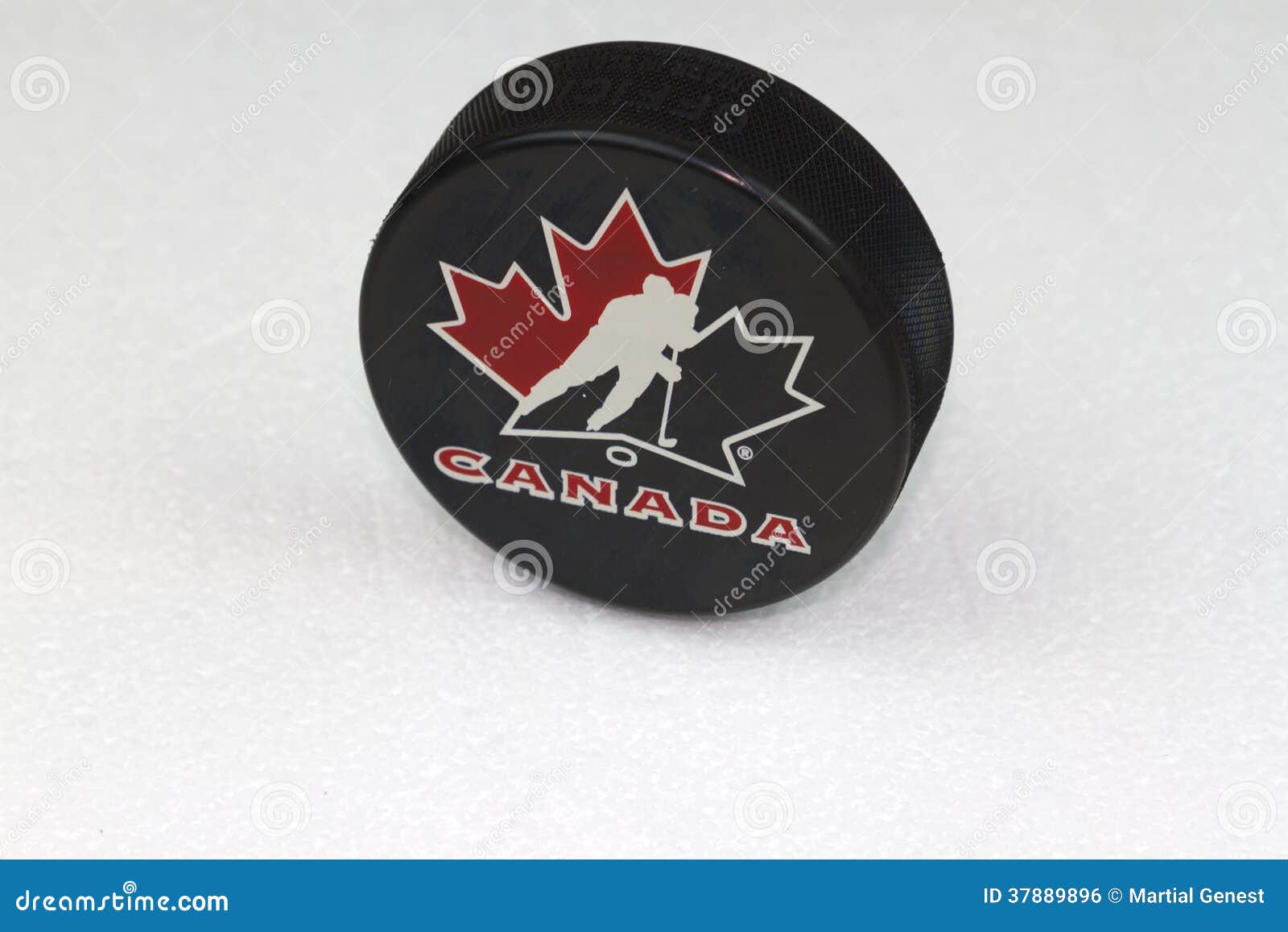 Team Canada Puck editorial photo. Image of shoot, country - 37889896