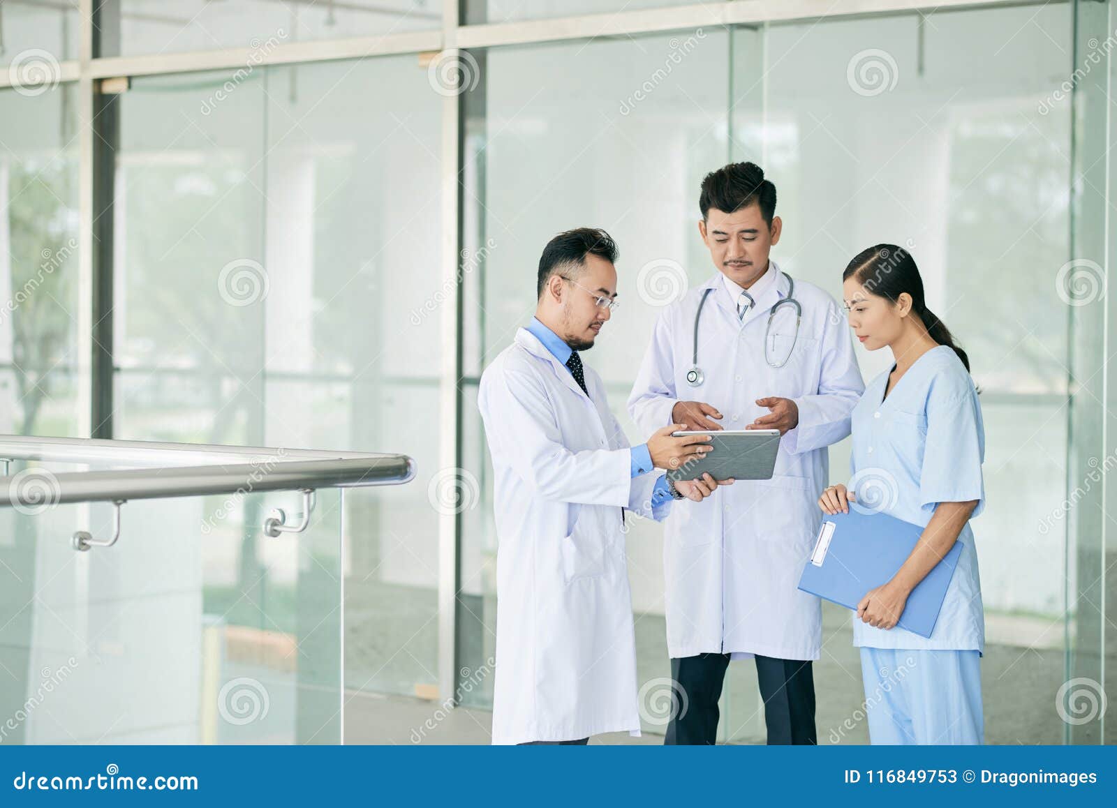 Discussing Interesting Case Stock Image - Image of staff, medical ...