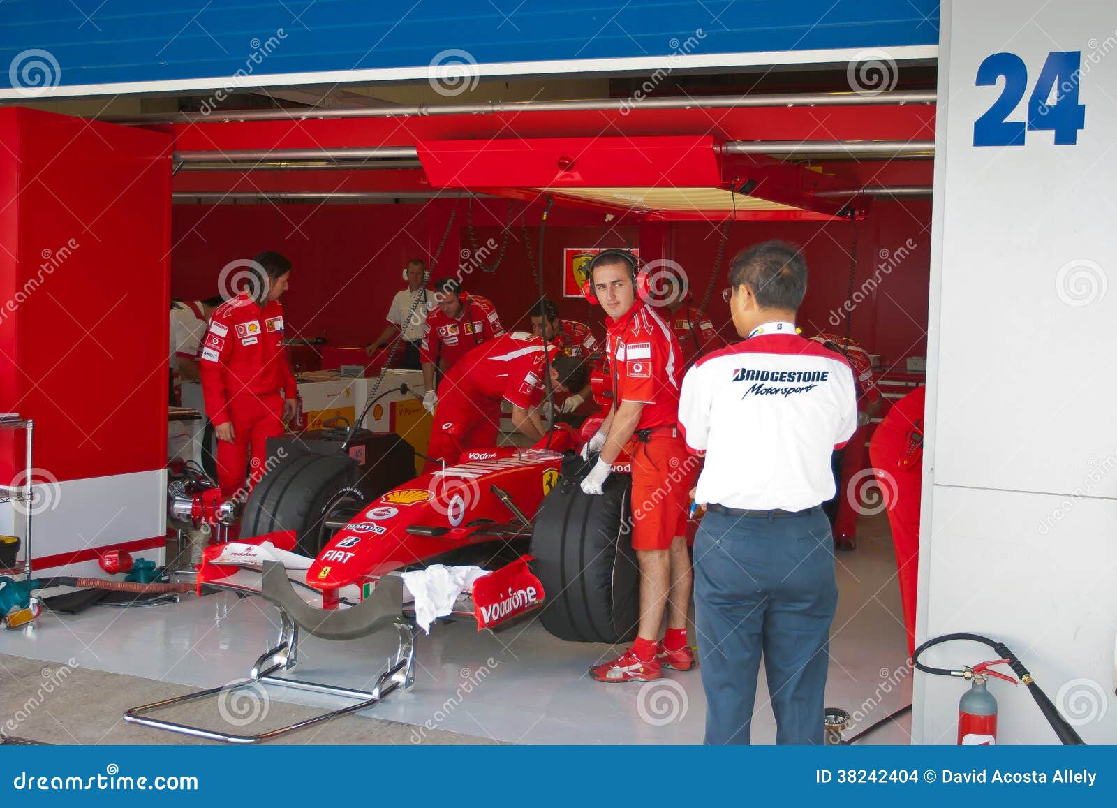 Team Ferrari F1, Engineers editorial stock image. Image of grand - 38242404