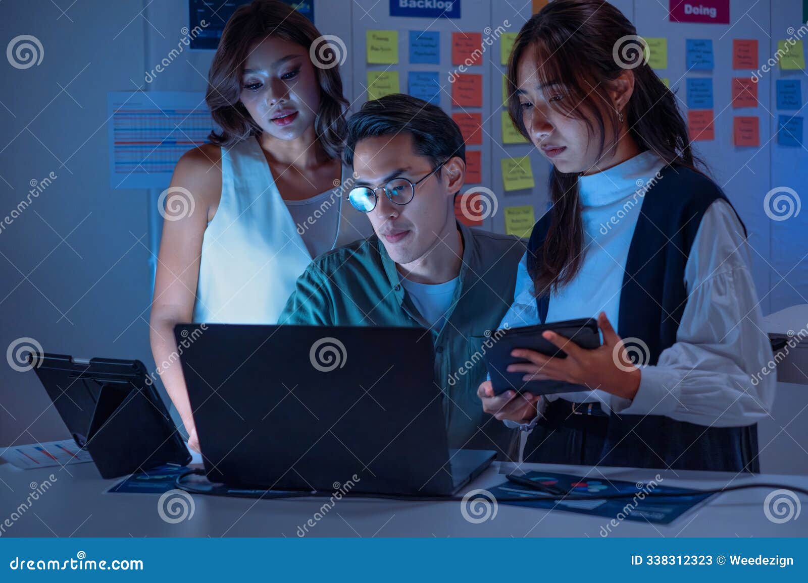 Team of Financial Discussion Budget Planning, Analyzing Digital ...