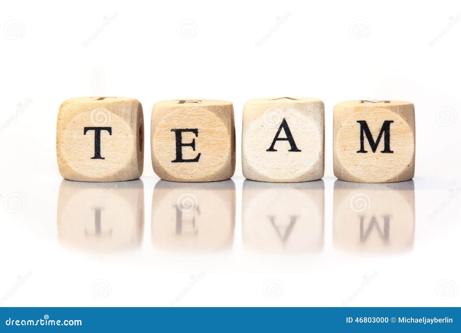 Team a Palavra Soletrada, Letras Dos Dados Com Reflexão Foto de Stock ...