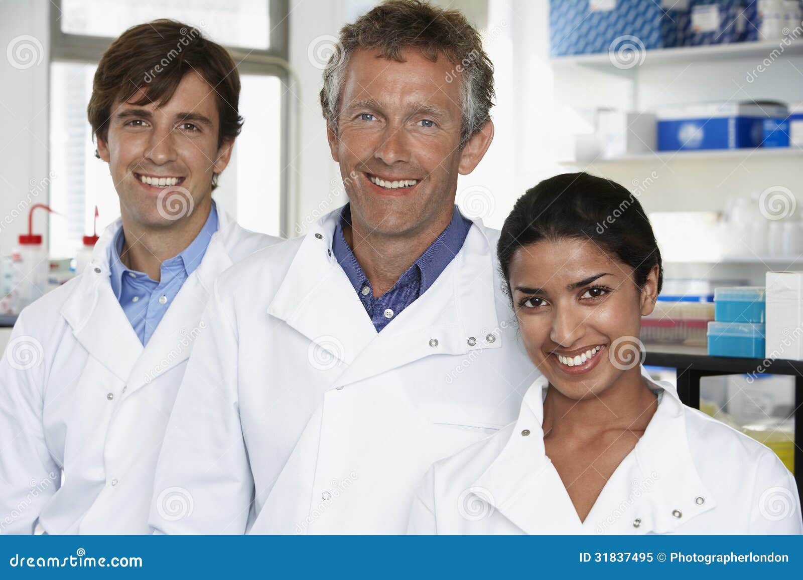 Team of Scientists in Laboratory Confiado Imagen de archivo - Imagen de ...