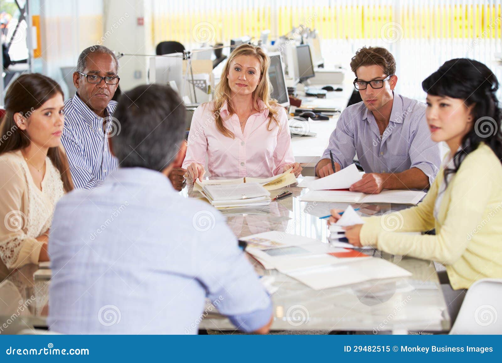 Team-Sitzung Im Kreativen Büro Stockbild - Bild von industrie, agentur ...