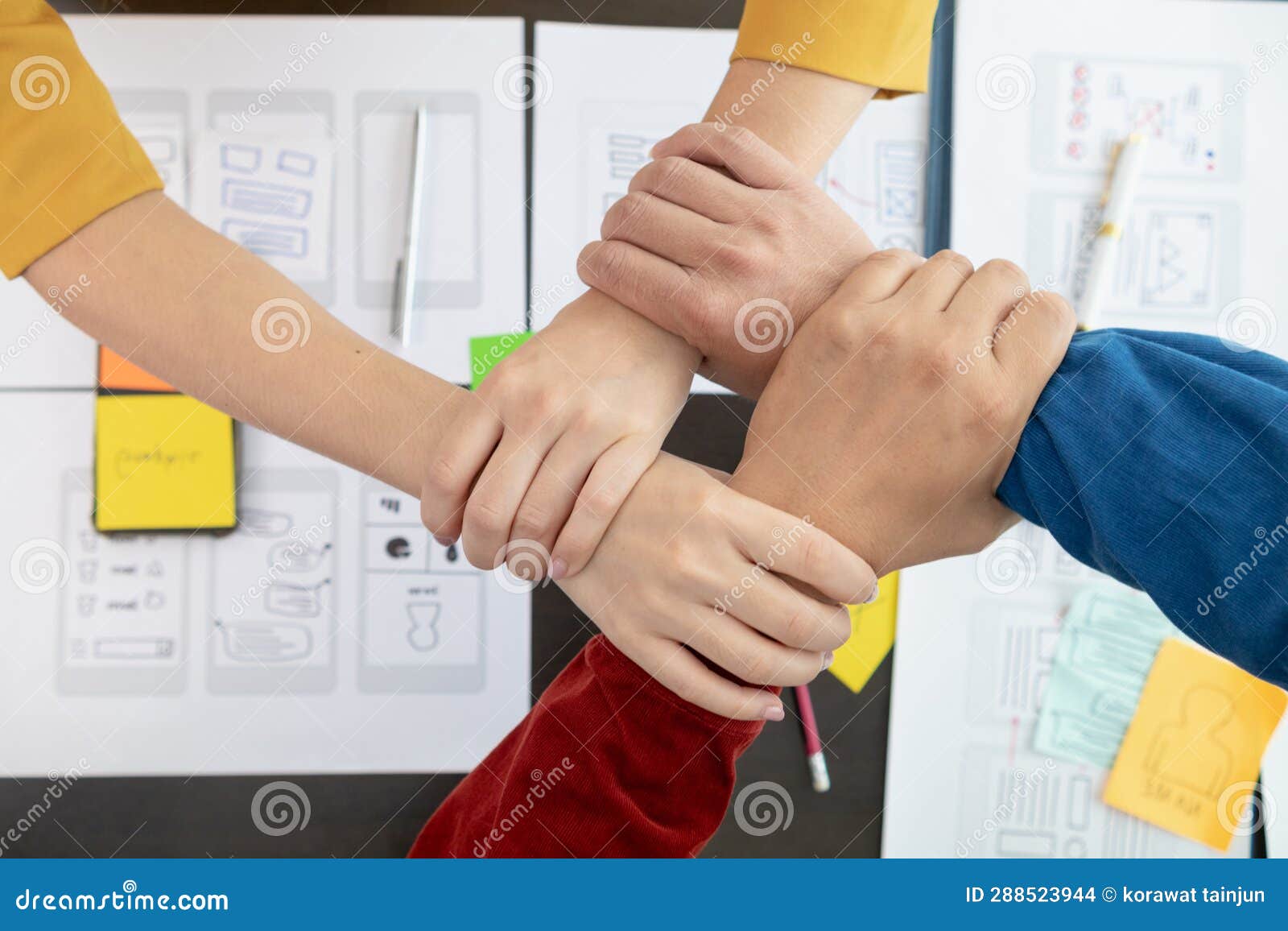 Team of UI UX Web Designer are Working Together To Develop Mobile ...