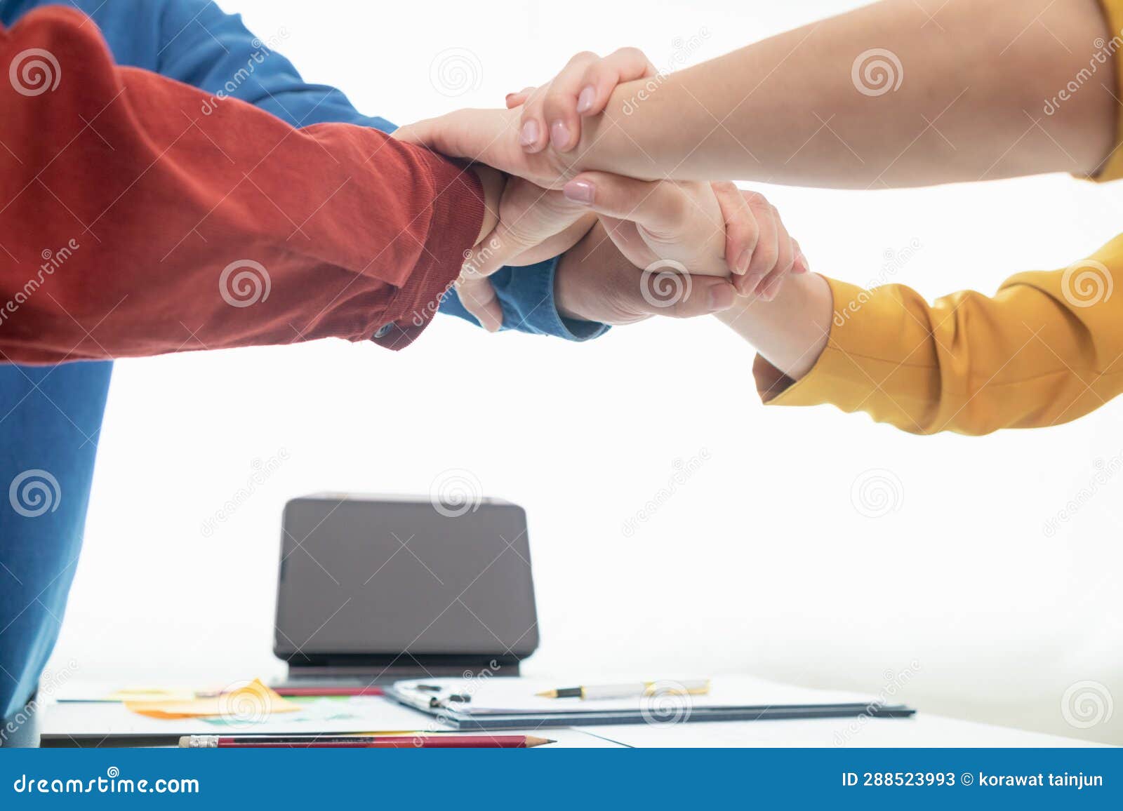 Team of UI UX Web Designer are Working Together To Develop Mobile ...