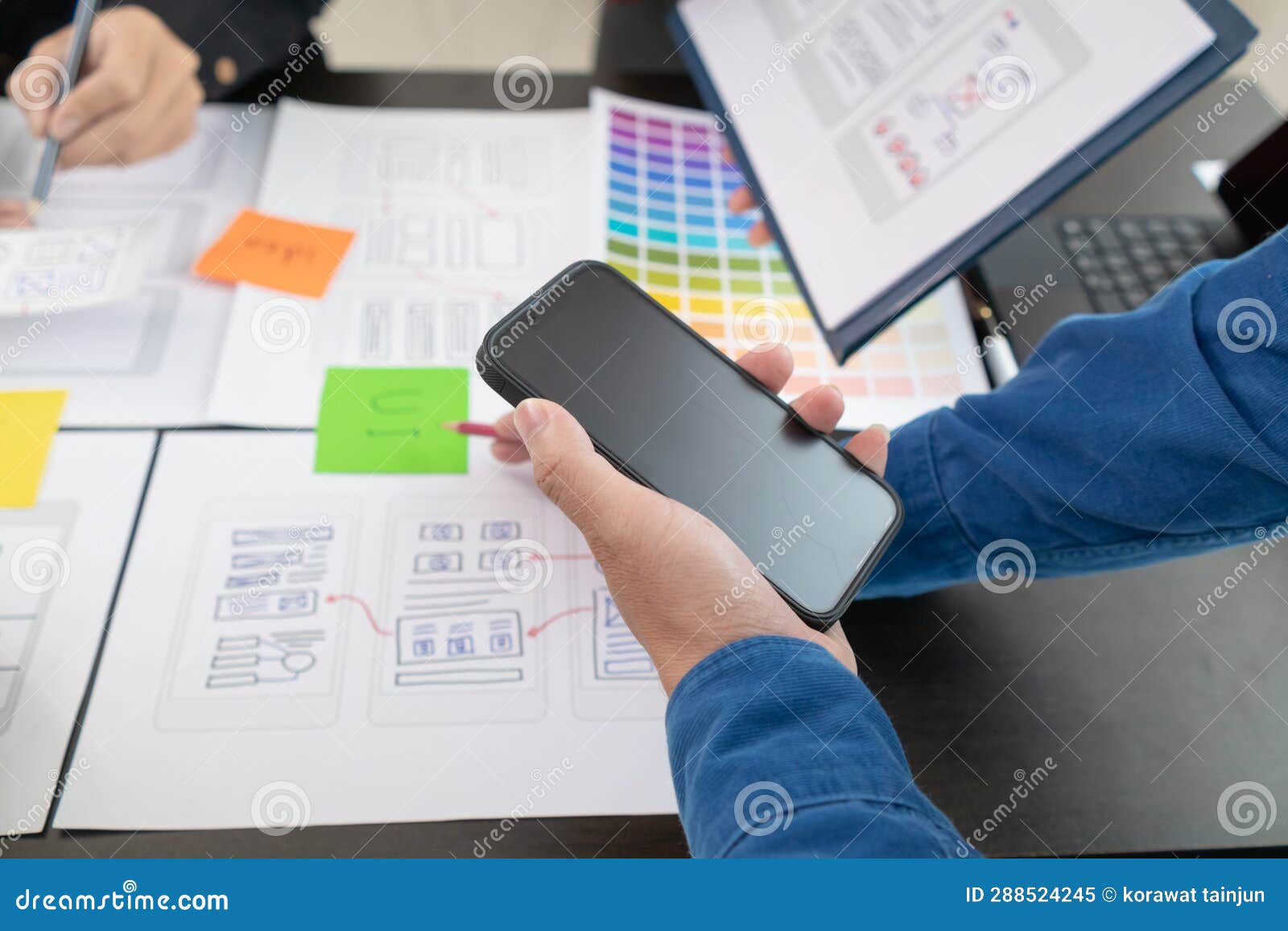 Team of UI UX Web Designer are Working Together To Develop Mobile ...