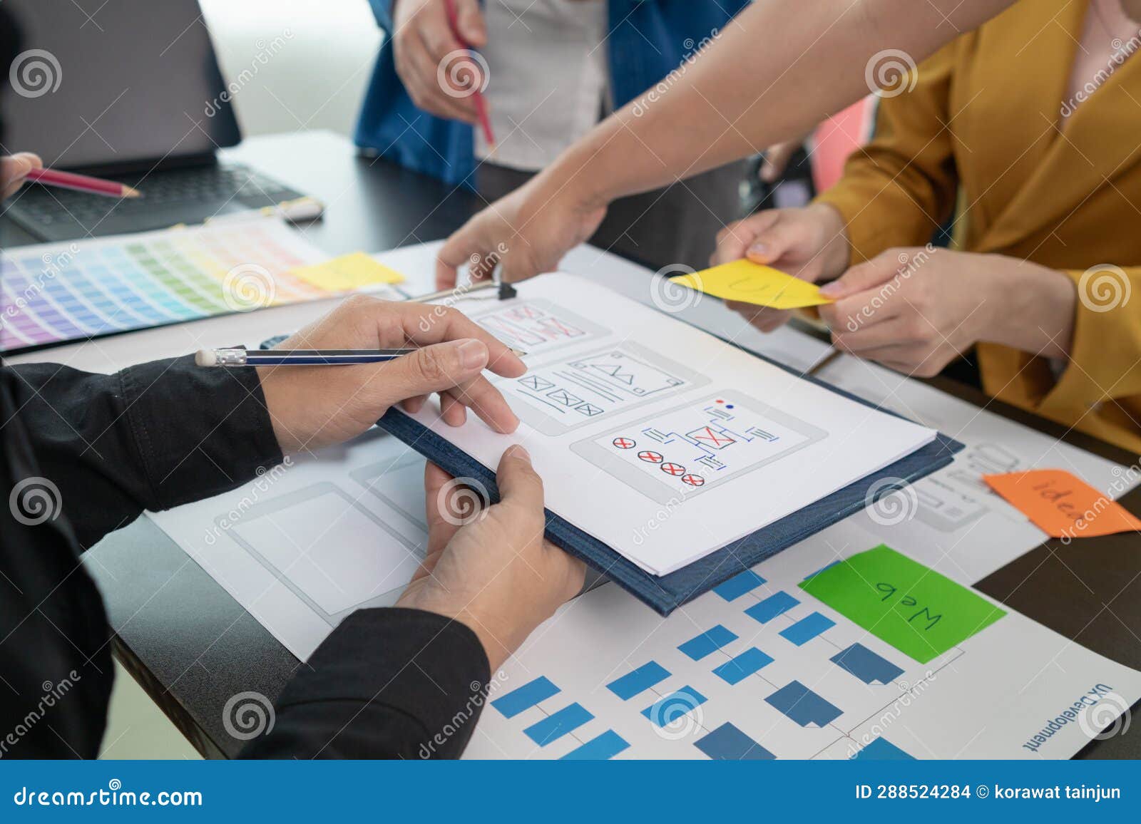 Team of UI UX Web Designer are Working Together To Develop Mobile ...