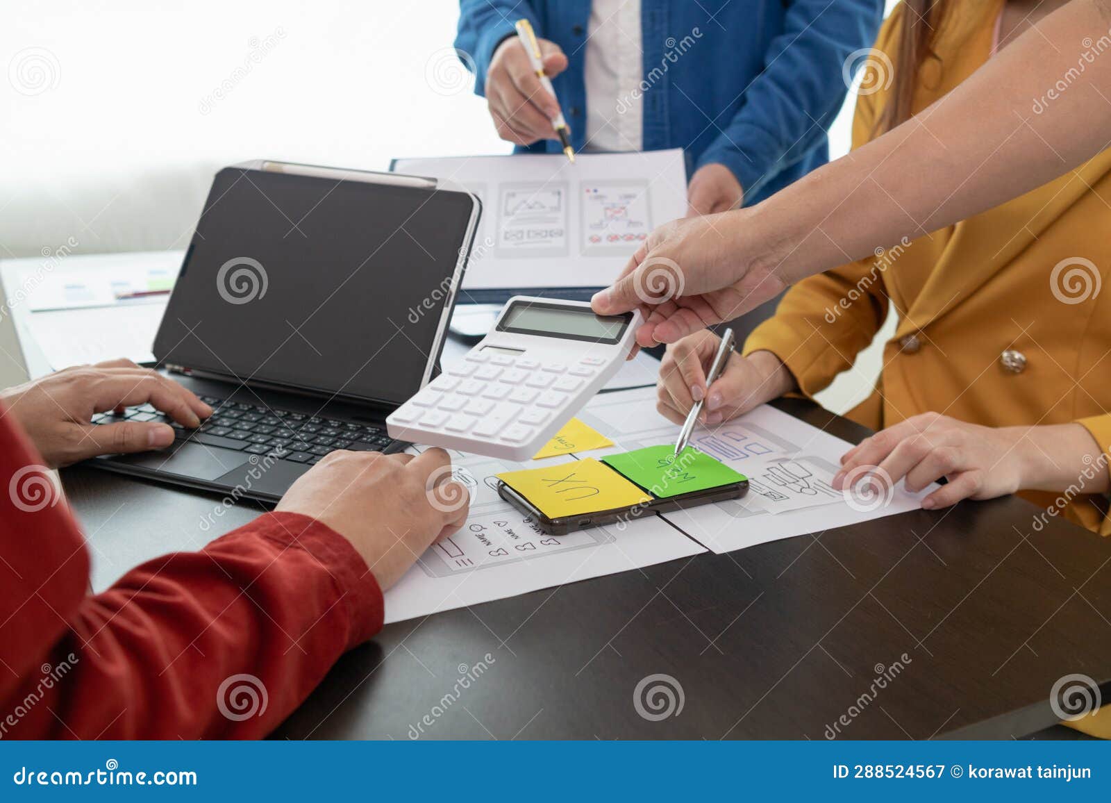 Team of UI UX Web Designer are Working Together To Develop Mobile ...